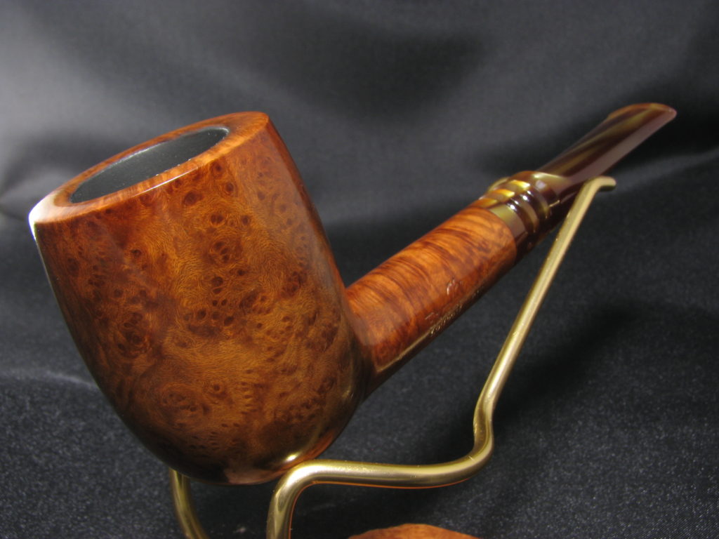 COMOY'S Royal 185 - Very Keen on Pipes