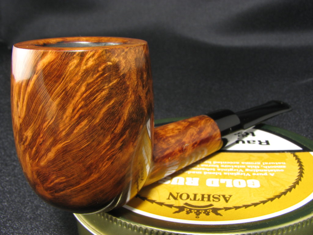COMOY'S Royal 185 - Very Keen on Pipes